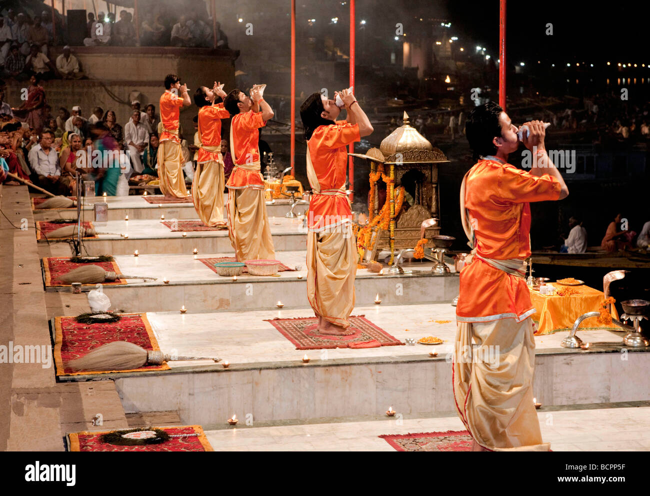 Ganga Aarti Evening Dawn Nightime Ceremony At The Dasaswamedh Ghat ...