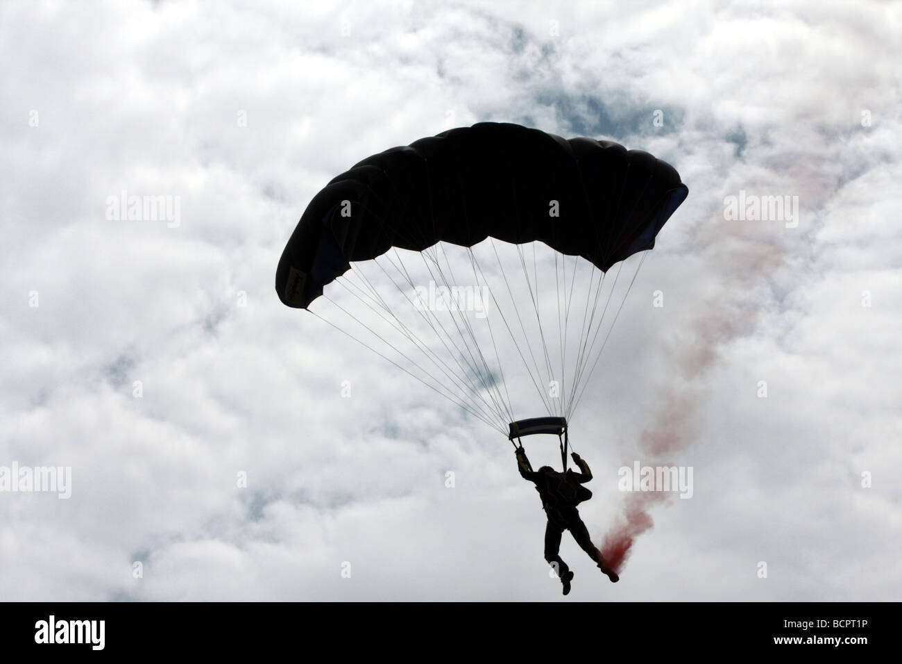 Parachute army hi-res stock photography and images - Alamy