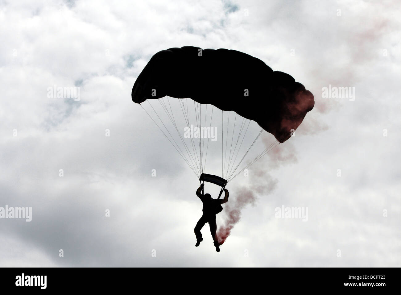 Defence parachute hi-res stock photography and images - Alamy