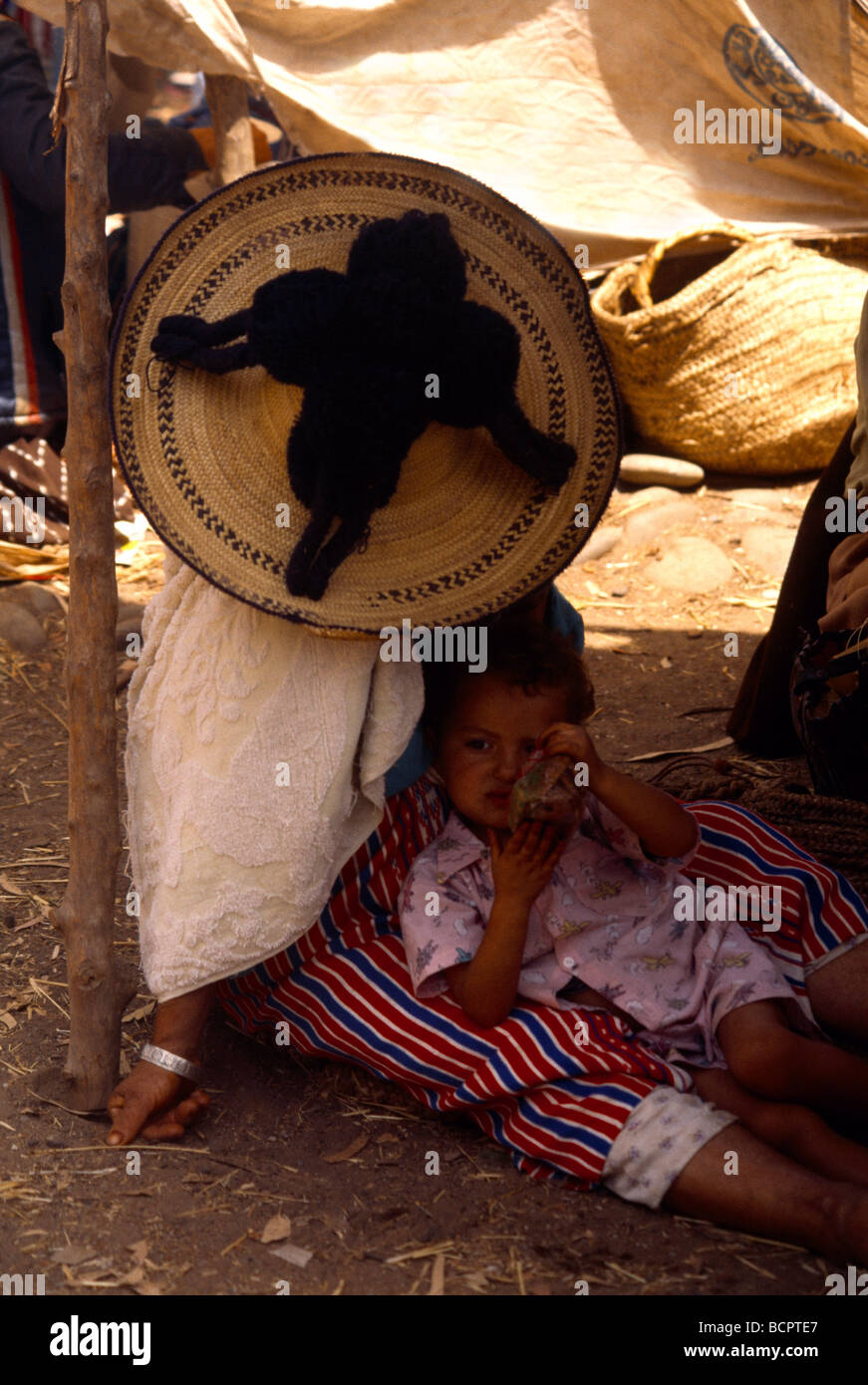 berber mother & child oued laou Morocco Stock Photo - Alamy