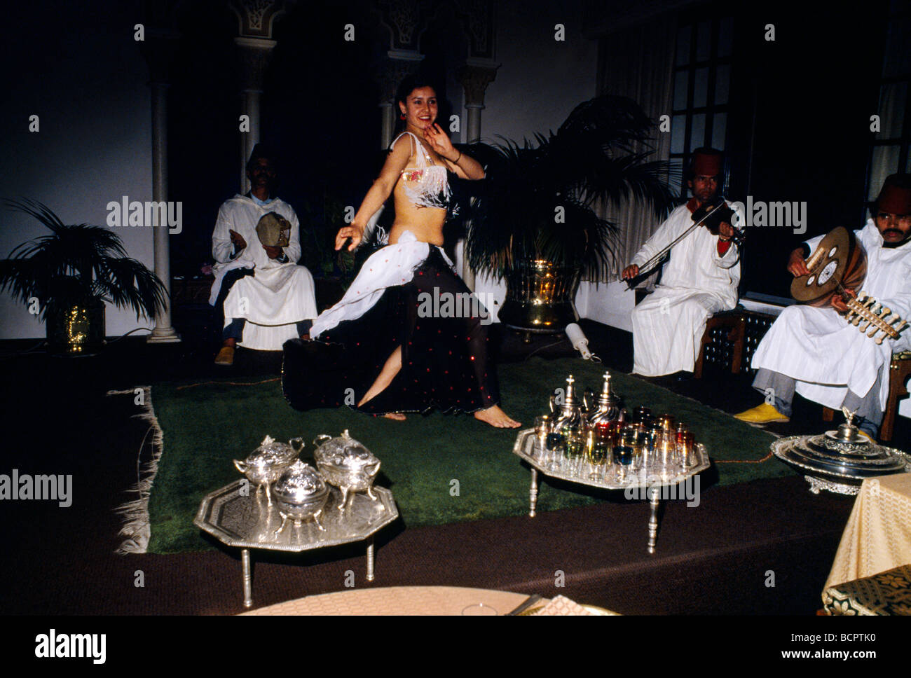 Belly dancer africa hi-res stock photography and images - Alamy