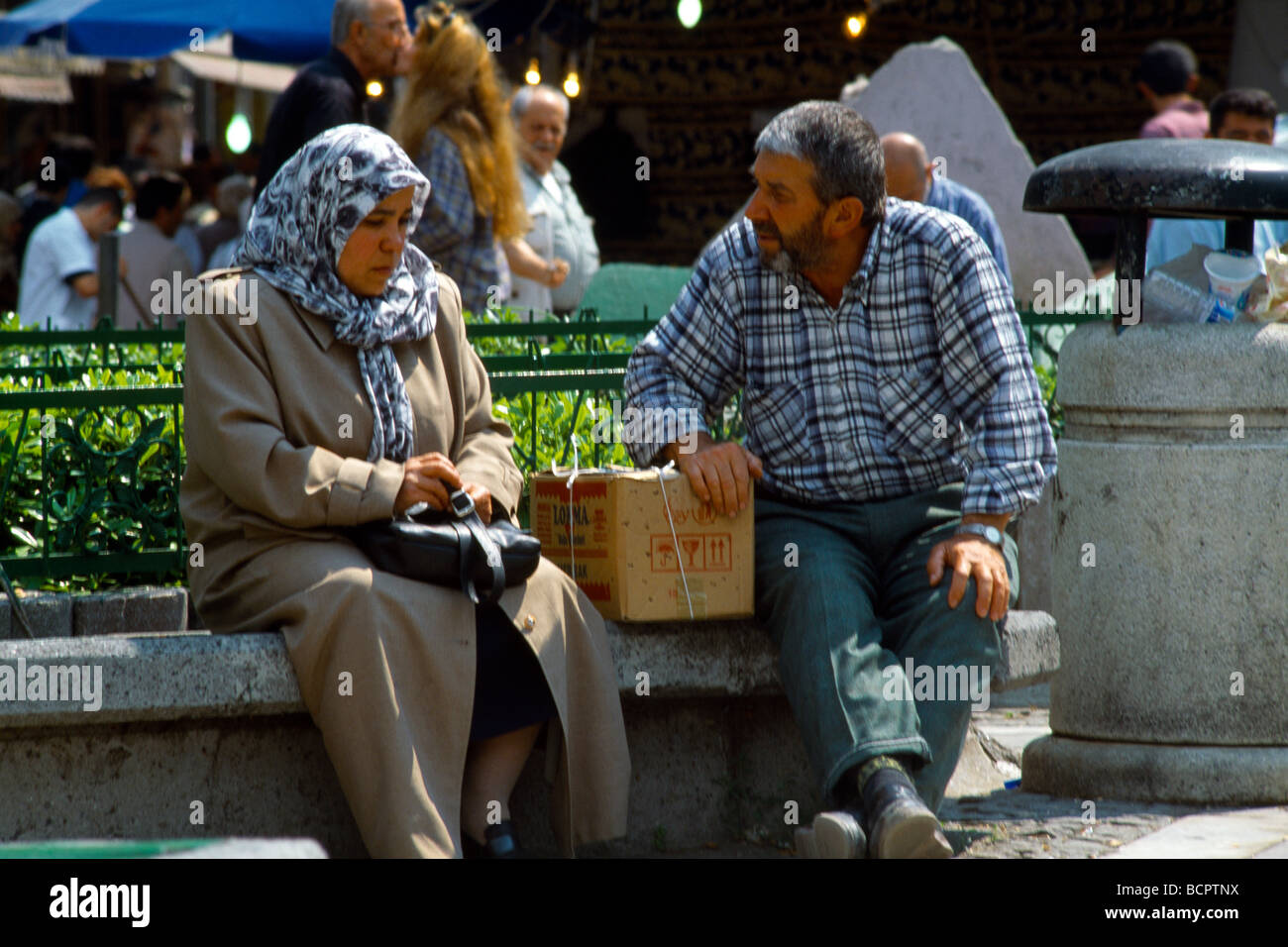 Istanbul Turkey Eminonu Square Couple On Bench Stock Photo - Alamy