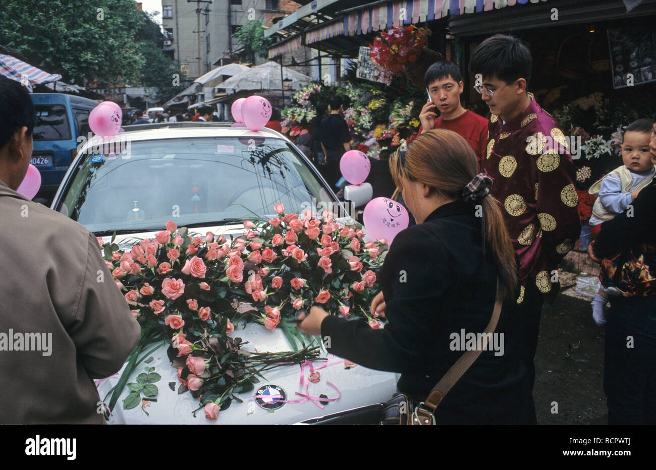 Wedding car being decorated in Chengdu,Sichuan,China Stock Photo - Alamy