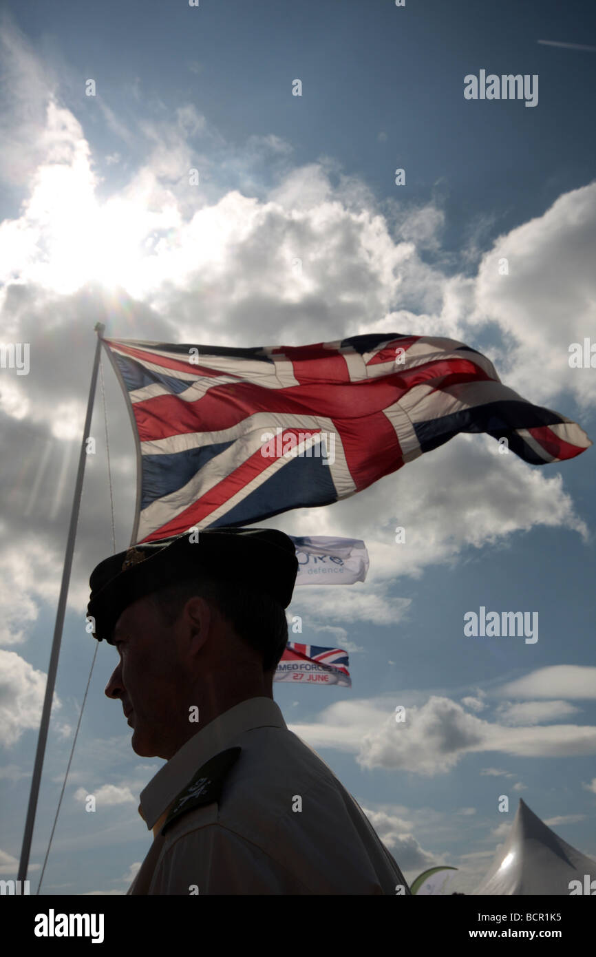 British soldier and salute hi-res stock photography and images - Alamy