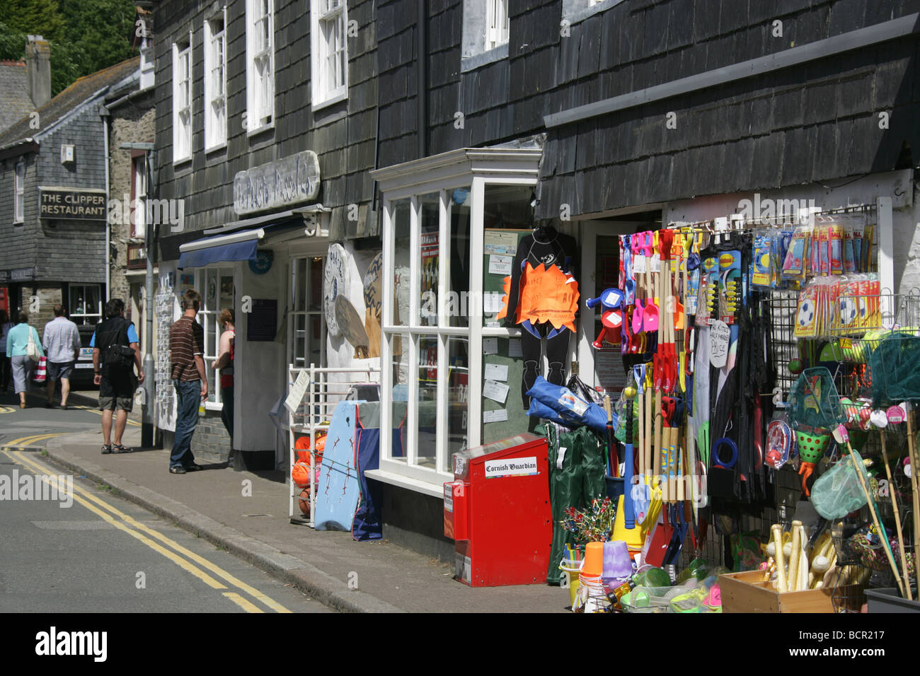 Shops retail town cornwall hi-res stock photography and images - Alamy