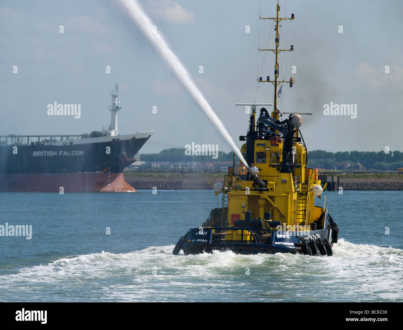 Fire Fighting Boat Stock Photos & Fire Fighting Boat Stock Images - Alamy