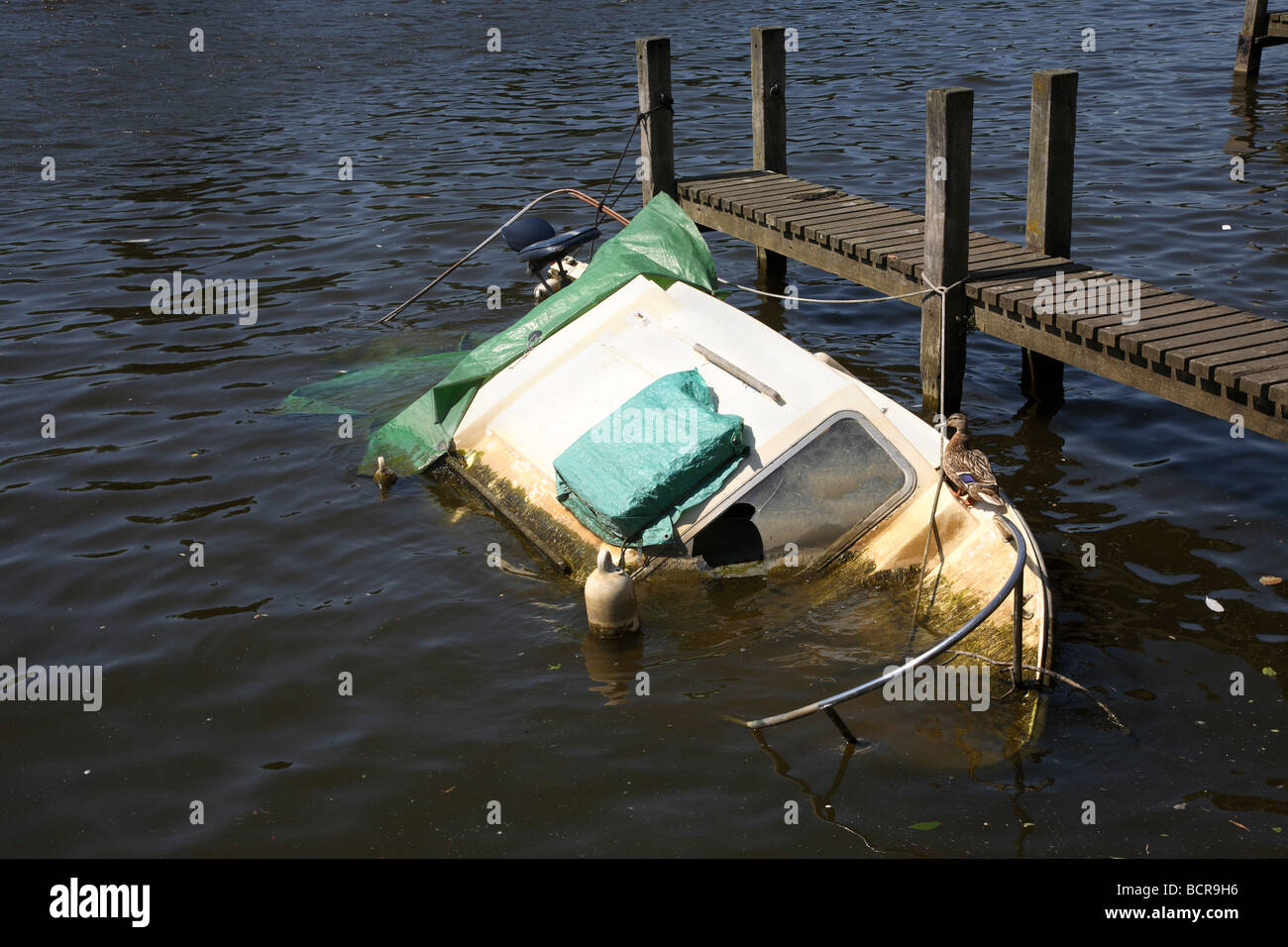 Boat sinking hi-res stock photography and images - Alamy