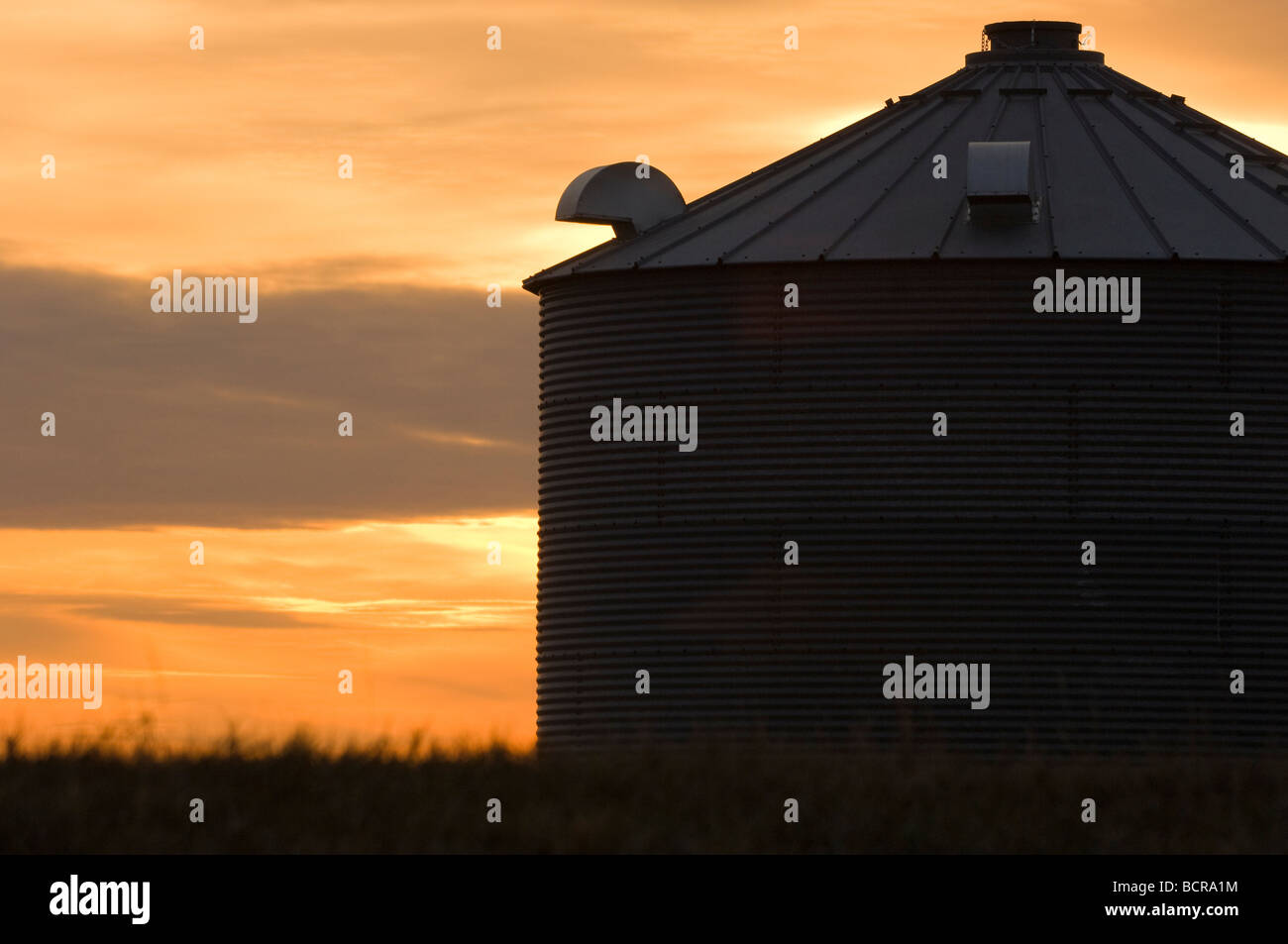 Grain bin sunrise sunset hi-res stock photography and images - Alamy