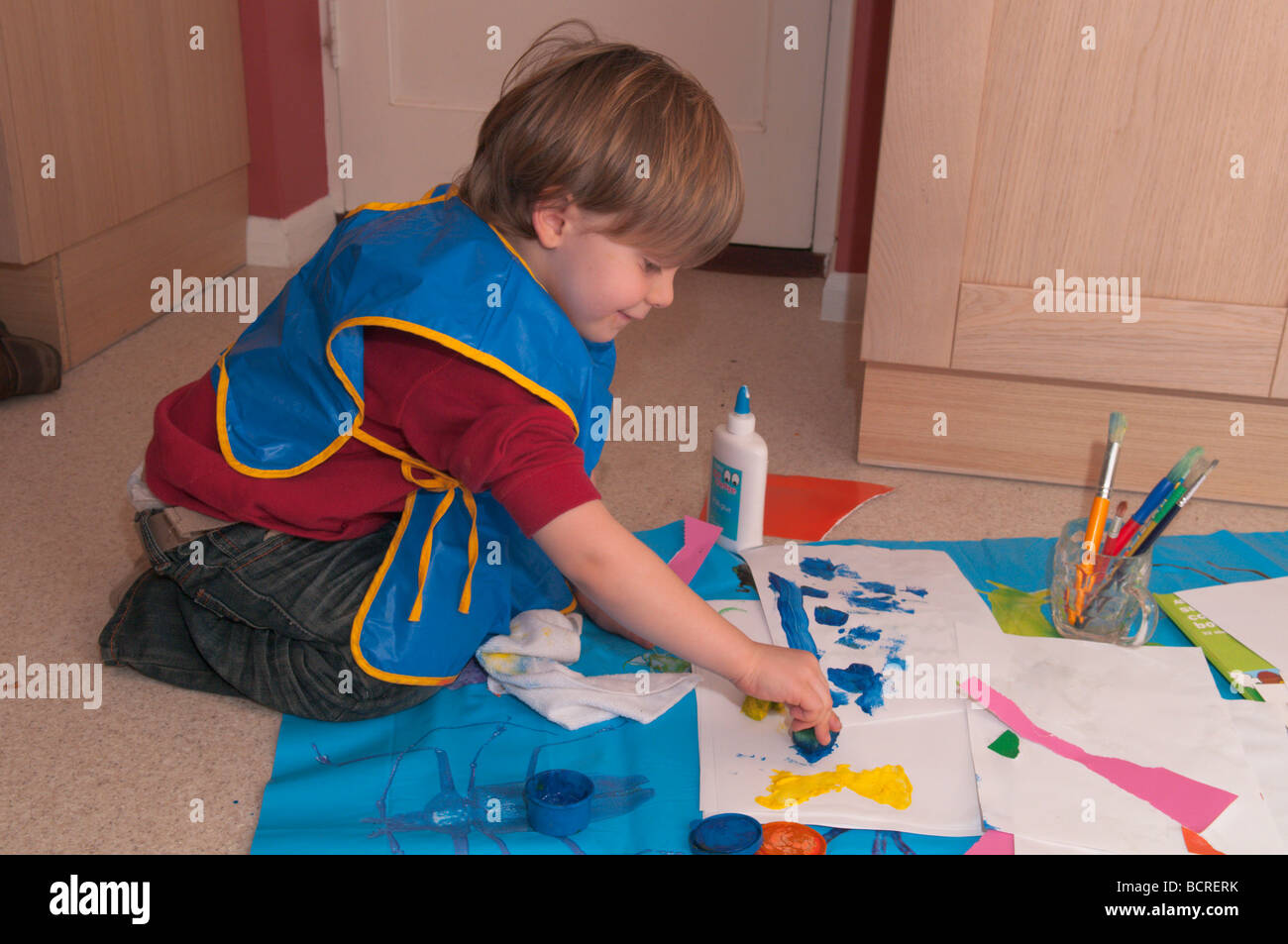 Boy doing art hi-res stock photography and images - Alamy