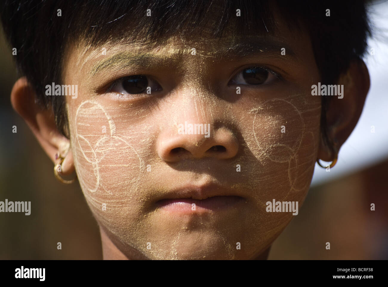 Myanmar girl hi-res stock photography and images - Alamy
