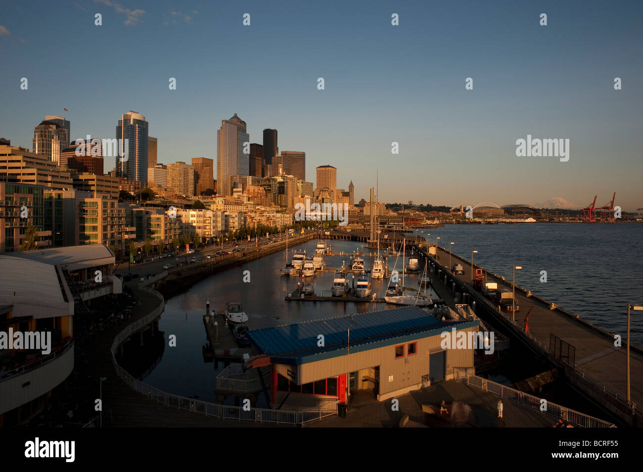 Seattle waterfront retro image hi-res stock photography and images - Alamy