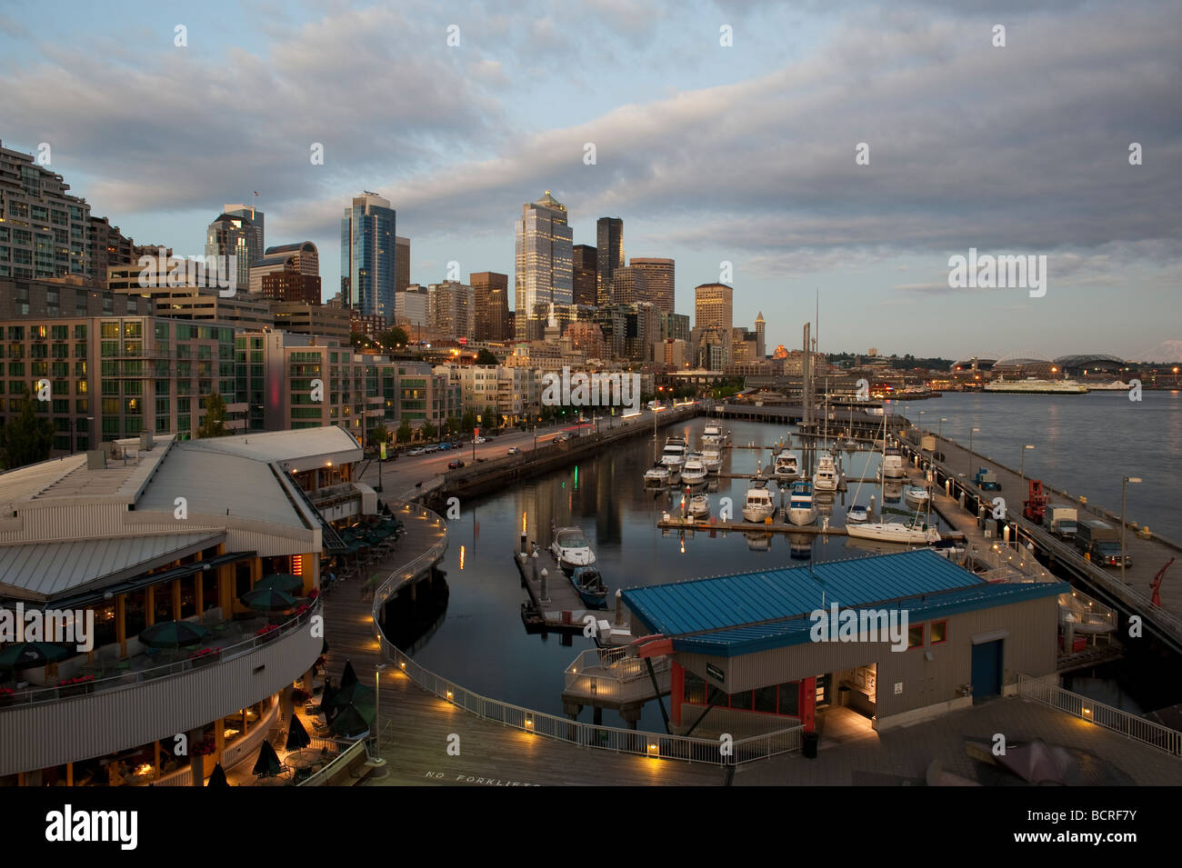 Seattle waterfront retro image hi-res stock photography and images - Alamy