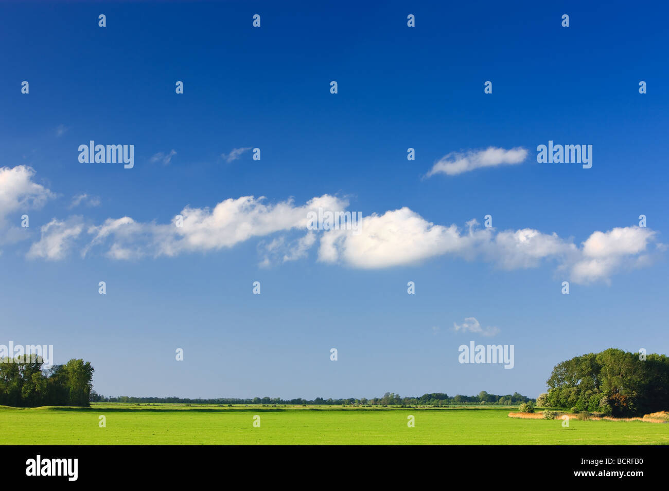 Canal flat landscapes hi-res stock photography and images - Alamy