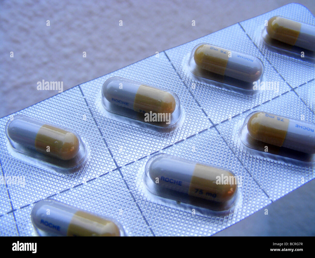 Tamiflu capsule hi-res stock photography and images - Alamy