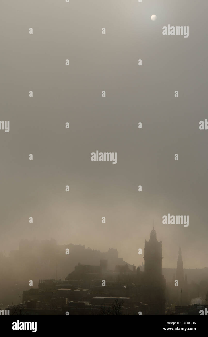 Edinburgh Castle in the mist Stock Photo - Alamy