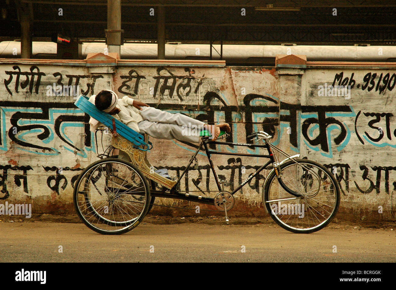 Tricycle rickshaw india hi-res stock photography and images - Alamy