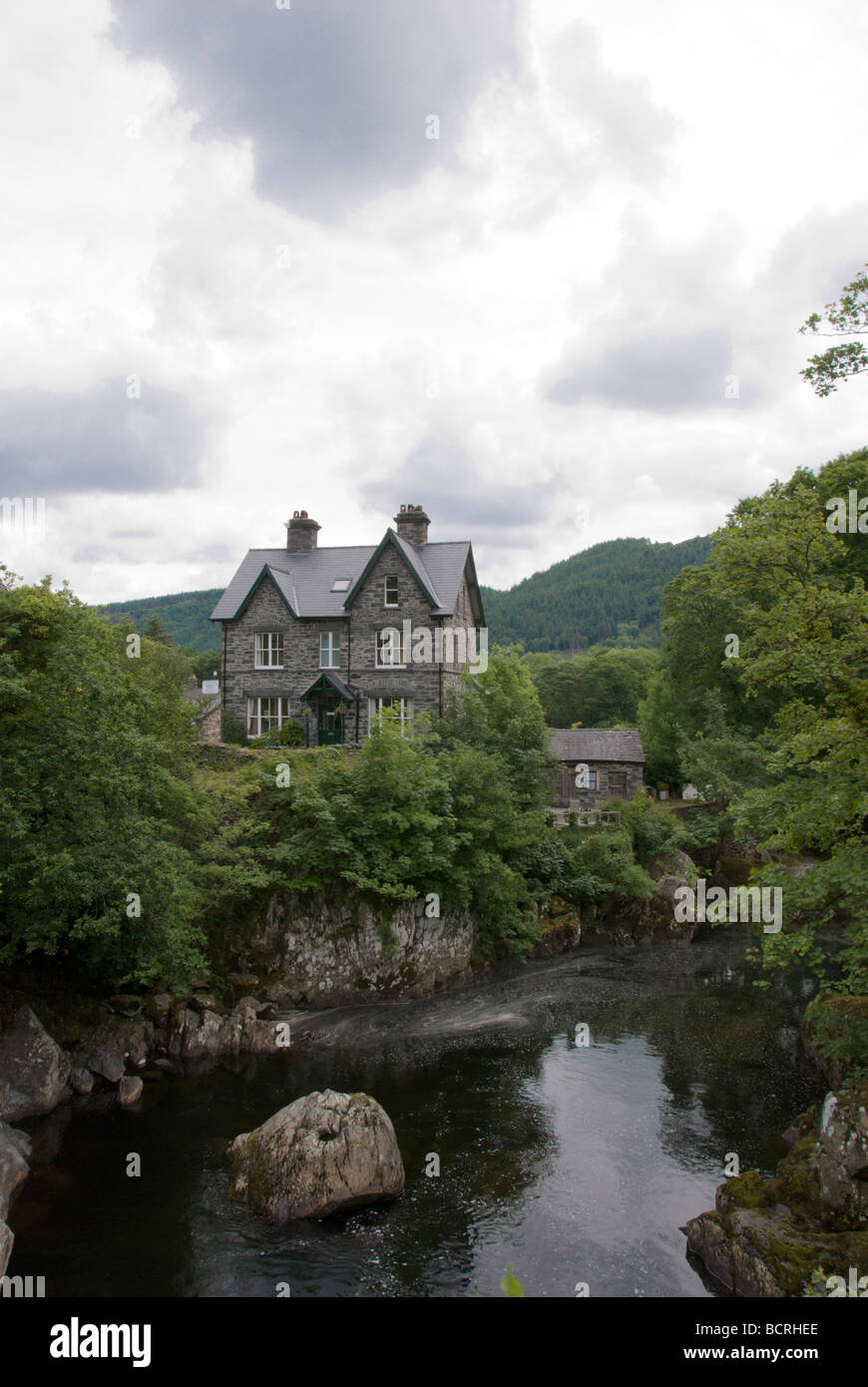 Old welsh farmhouse beside river hi-res stock photography and images ...