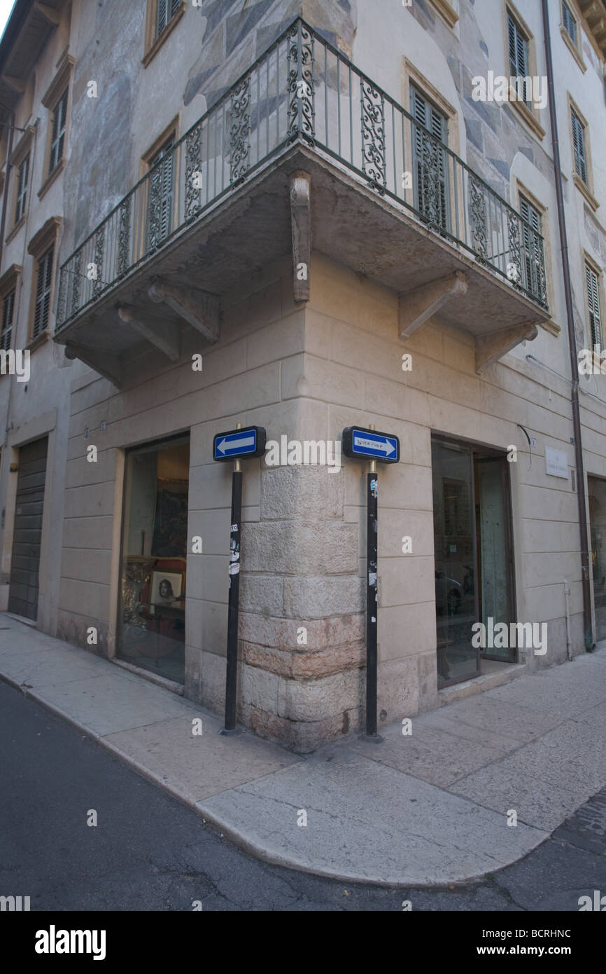 Corner signs hi-res stock photography and images - Alamy