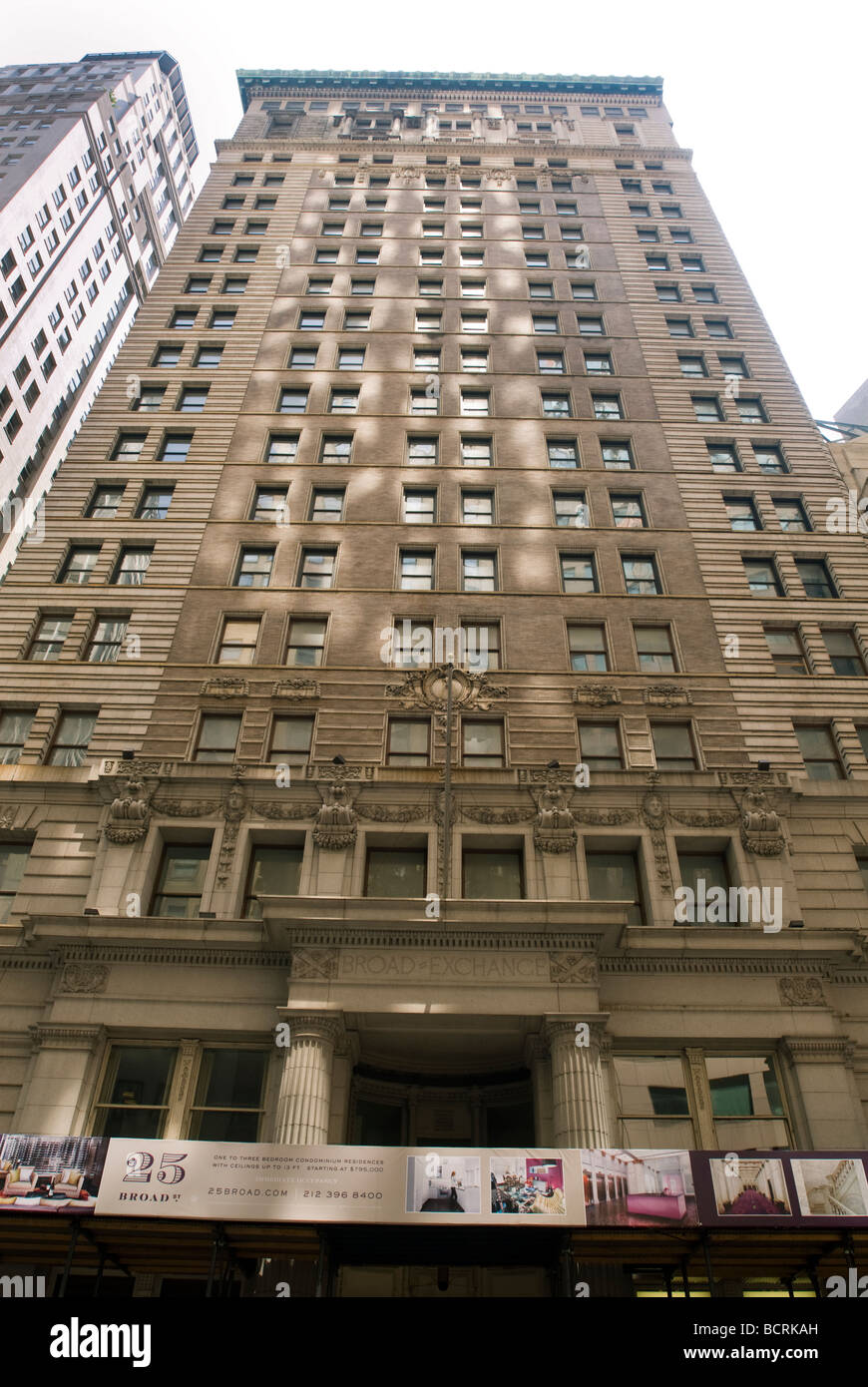 Stalled construction of 25 Broad Street in New York Stock Photo - Alamy