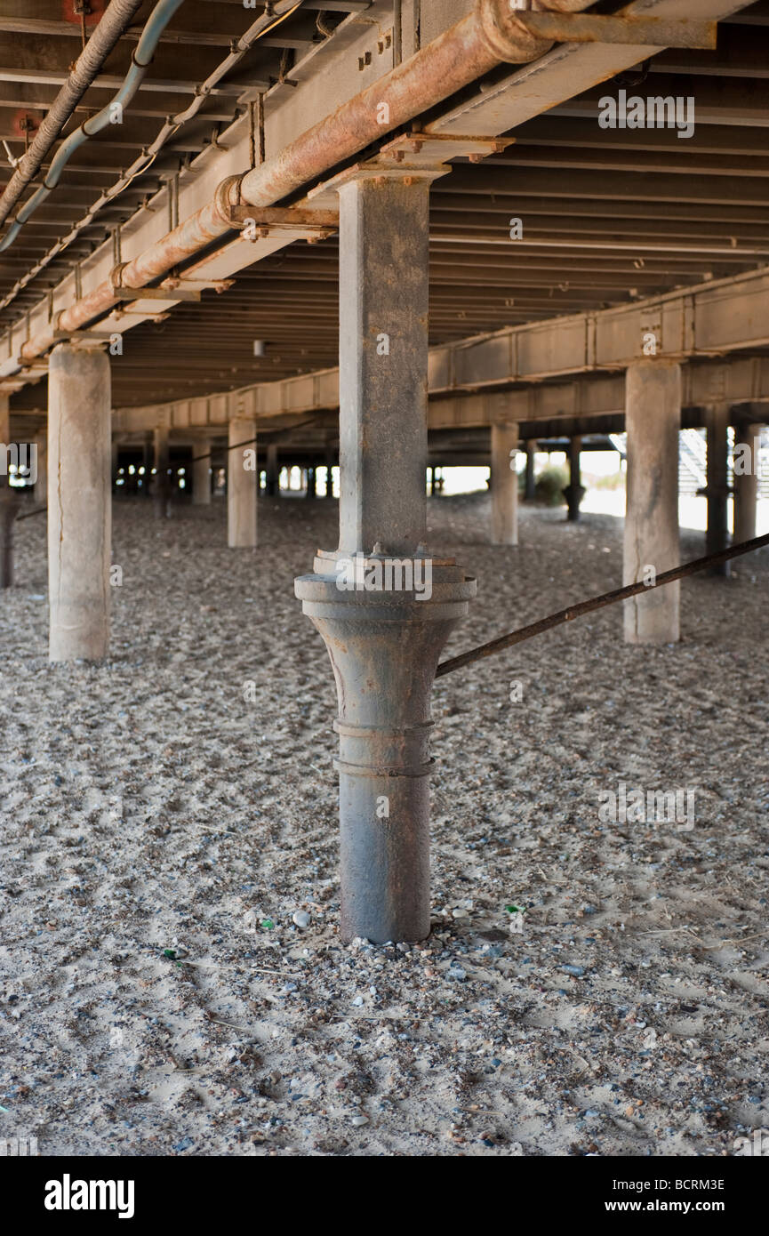 Supporting pier hi-res stock photography and images - Alamy