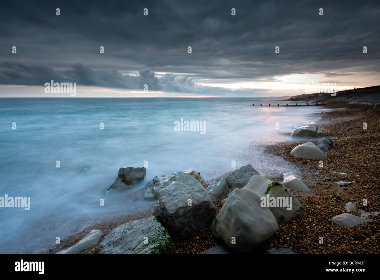 Dark beach rocks hi-res stock photography and images - Alamy