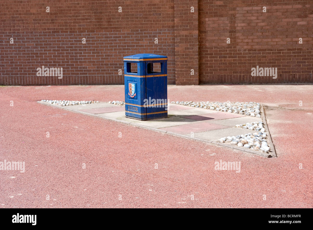 Litterbin litterbins hi-res stock photography and images - Alamy