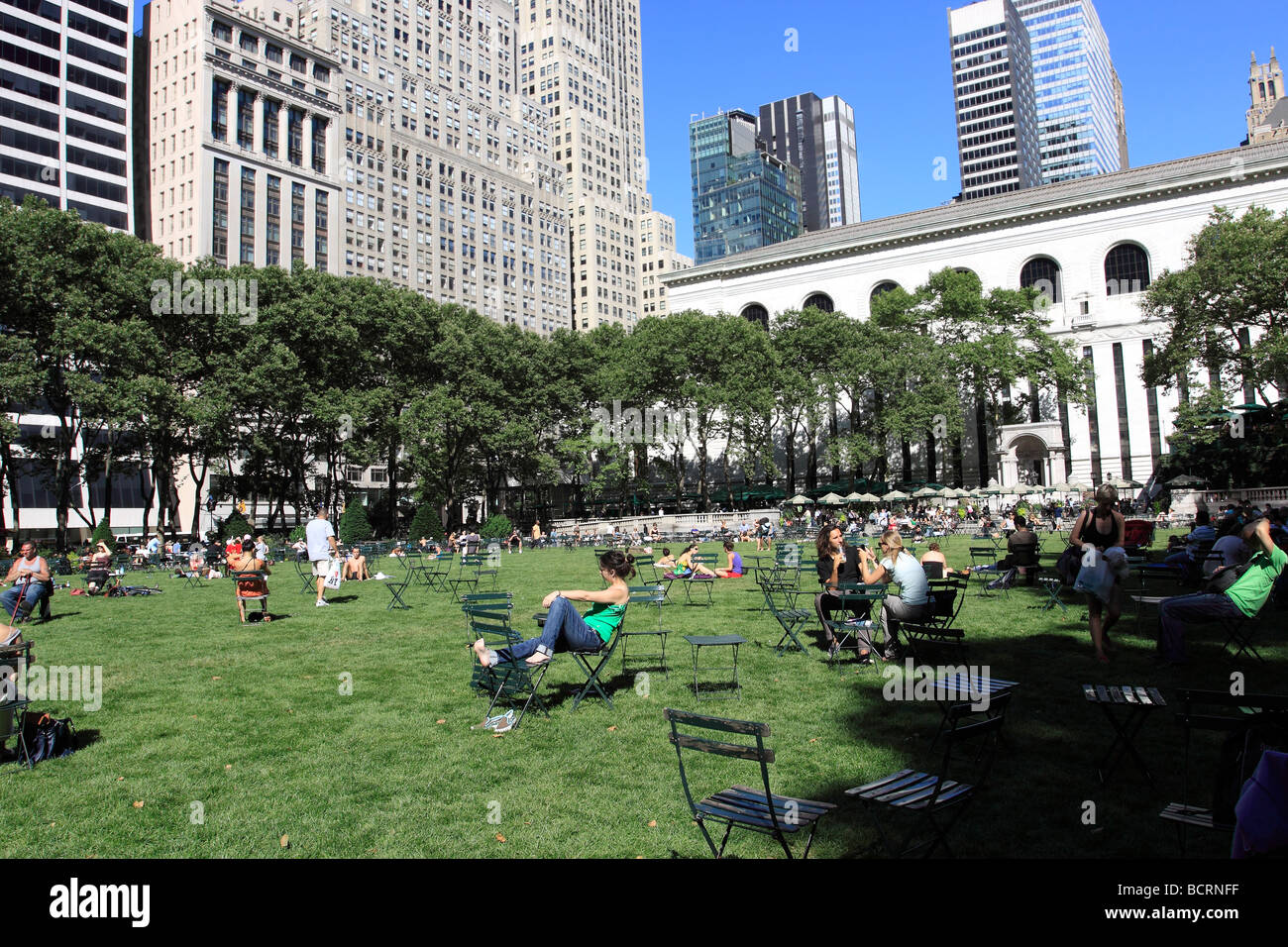 Bryant park new york people sitting hi-res stock photography and images ...