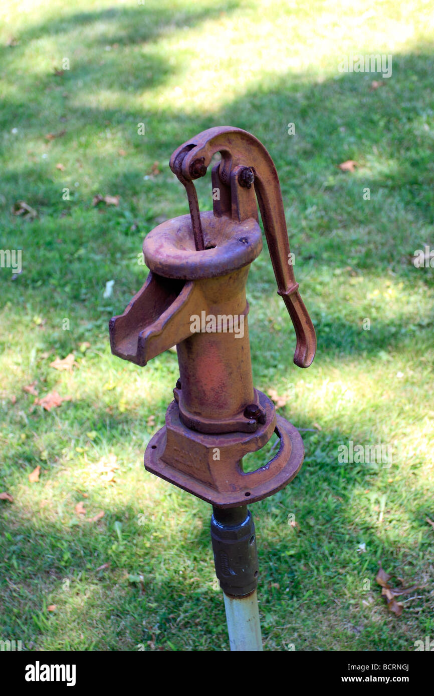 Old fashioned hand water pump hi-res stock photography and images - Alamy