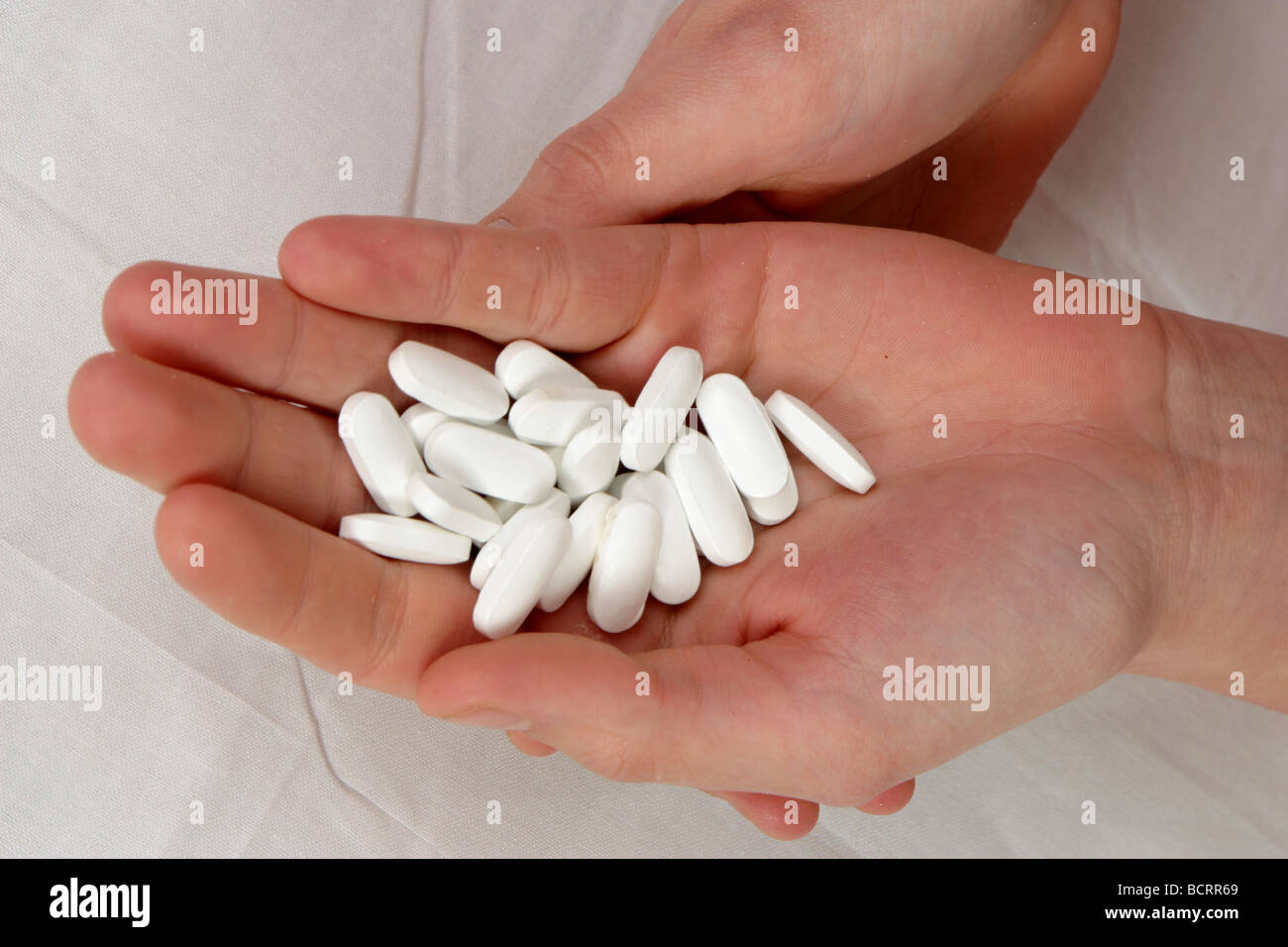 Calcium Supplement Pills Stock Photos & Calcium Supplement Pills Stock ...