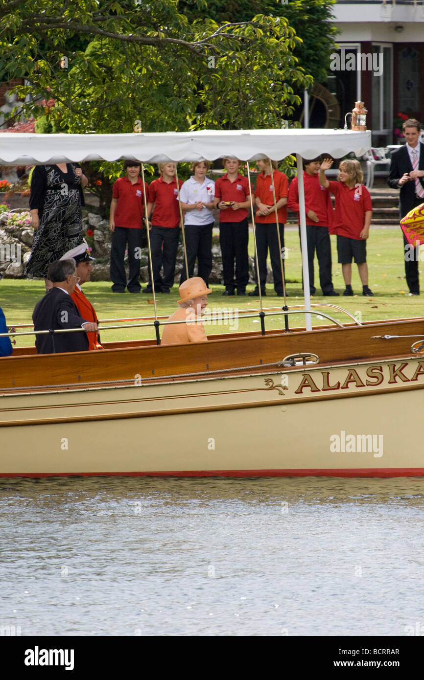 Hrh queen elizabeth hi-res stock photography and images - Alamy