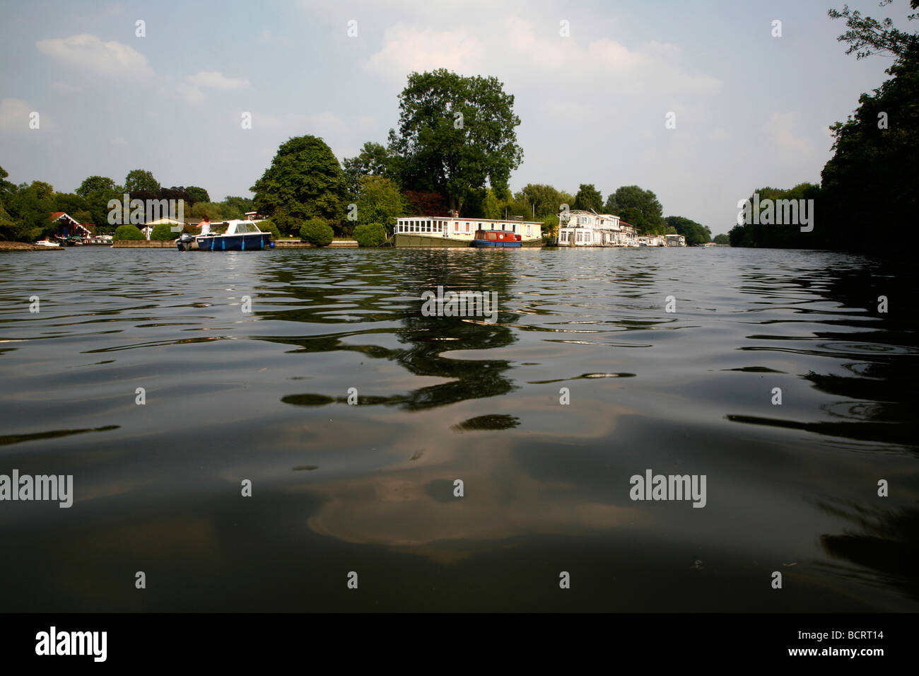 Island in river thames hi-res stock photography and images - Alamy