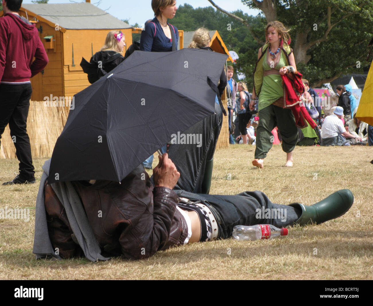 Festivalgoers make hi-res stock photography and images - Alamy