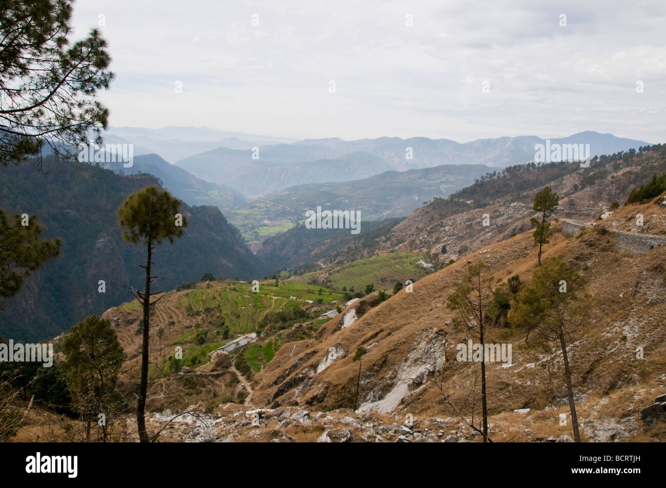 Himalayas mountains hill stations india hi-res stock photography and ...