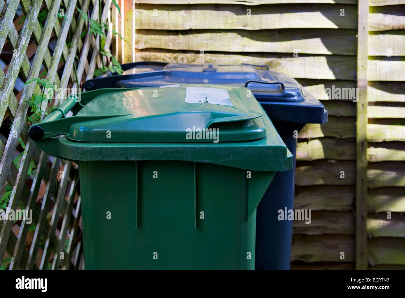 Dustbin garbage bin dustbins hi-res stock photography and images - Alamy