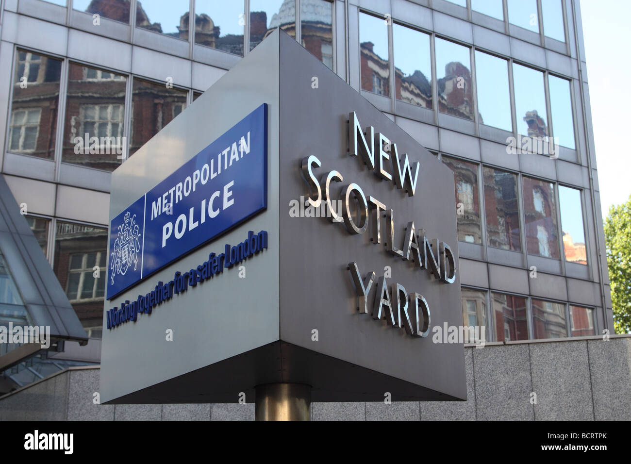 New Scotland Yard Sign Stock Photo - Alamy