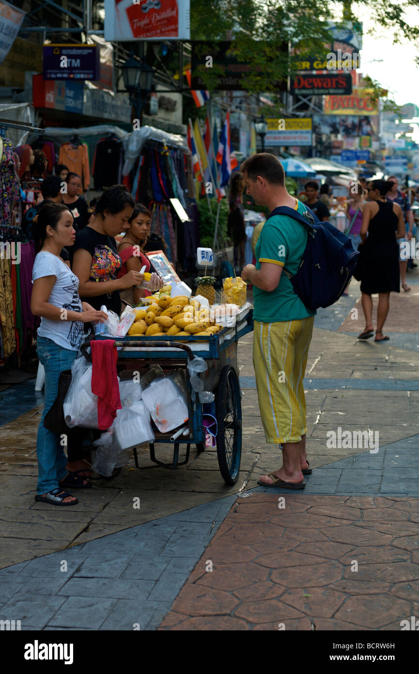 Bangkok, thailand street vendors hi-res stock photography and images ...