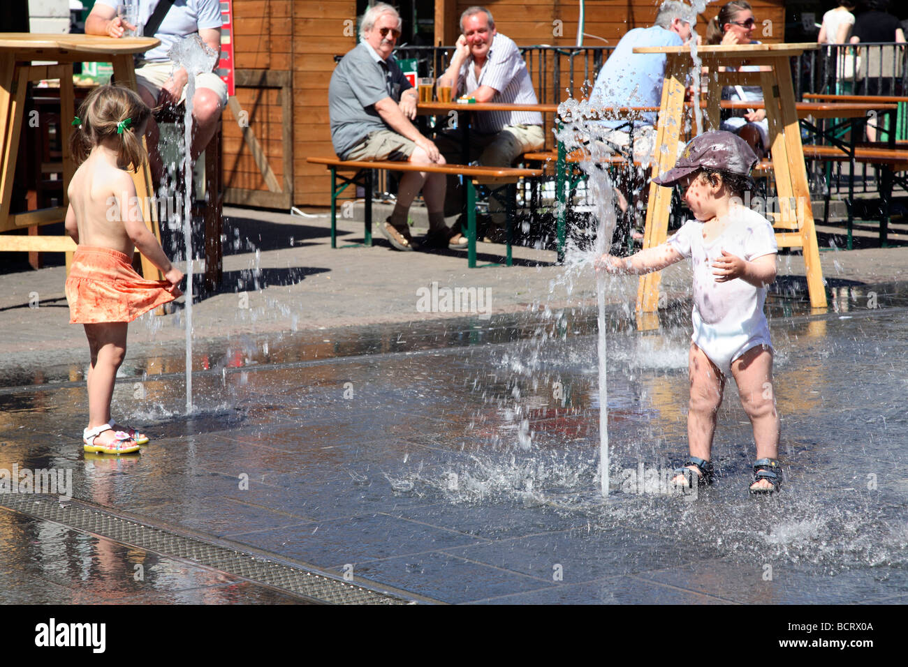 Children cooling off hi-res stock photography and images - Alamy