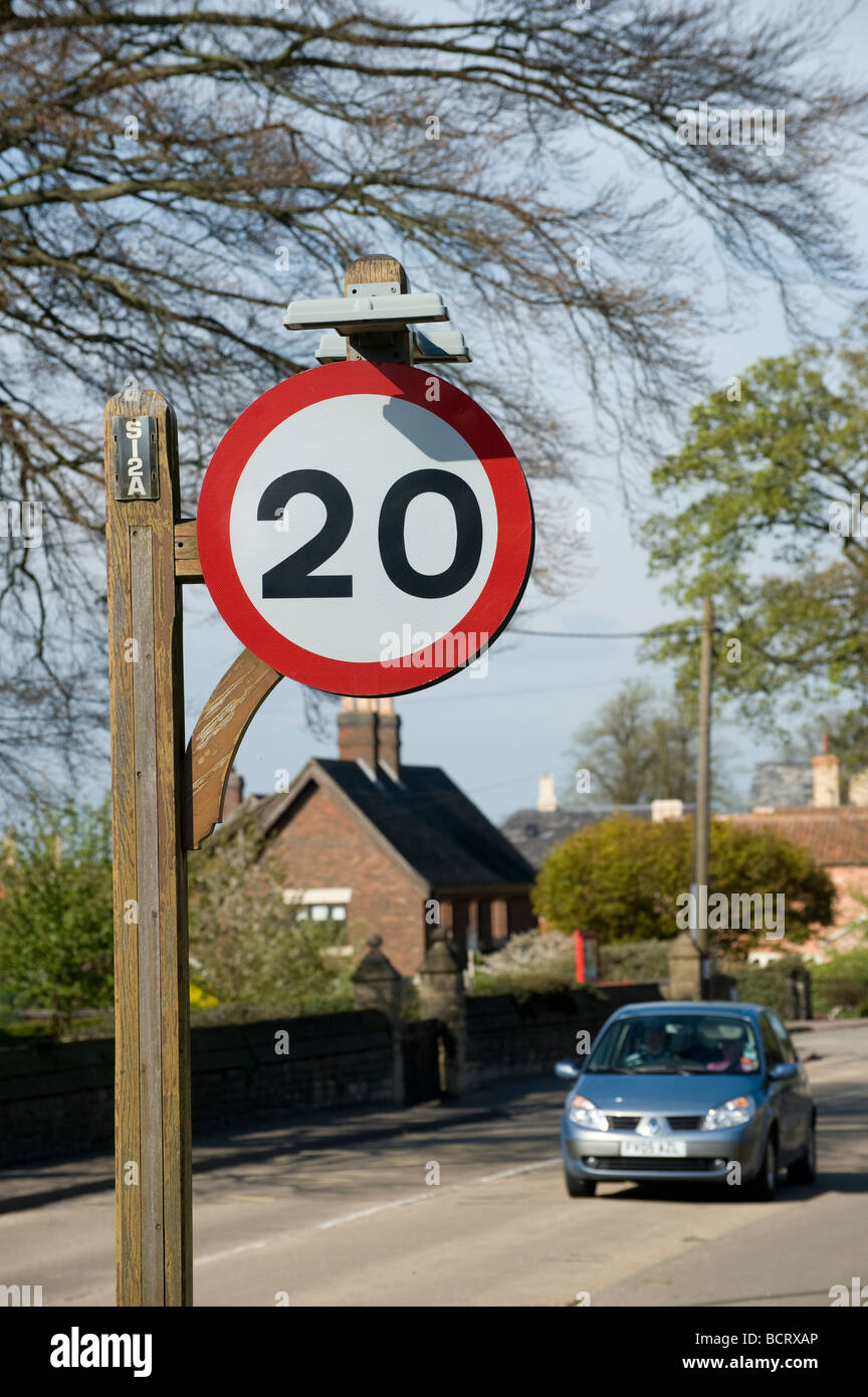 Uk 20 mph road sign hi-res stock photography and images - Alamy