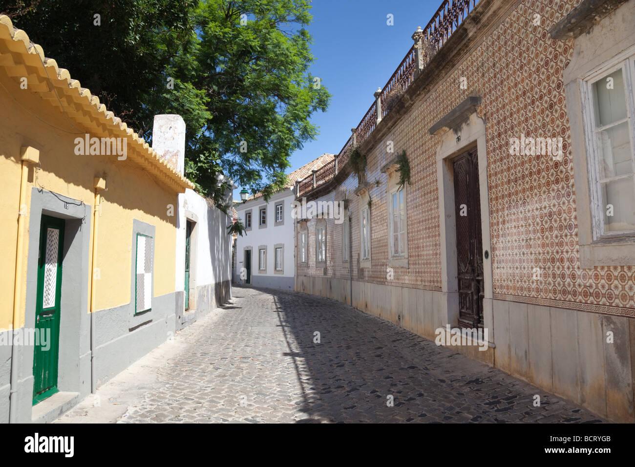 Typical Portuguese Houses in Faro's Old Town, Portugal Stock Photo - Alamy
