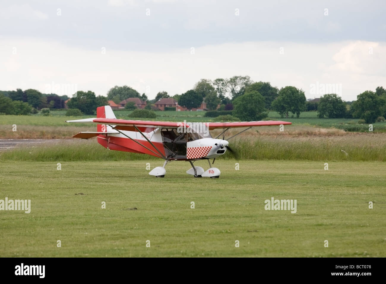 Skyranger Microlight Landing High Resolution Stock Photography and ...