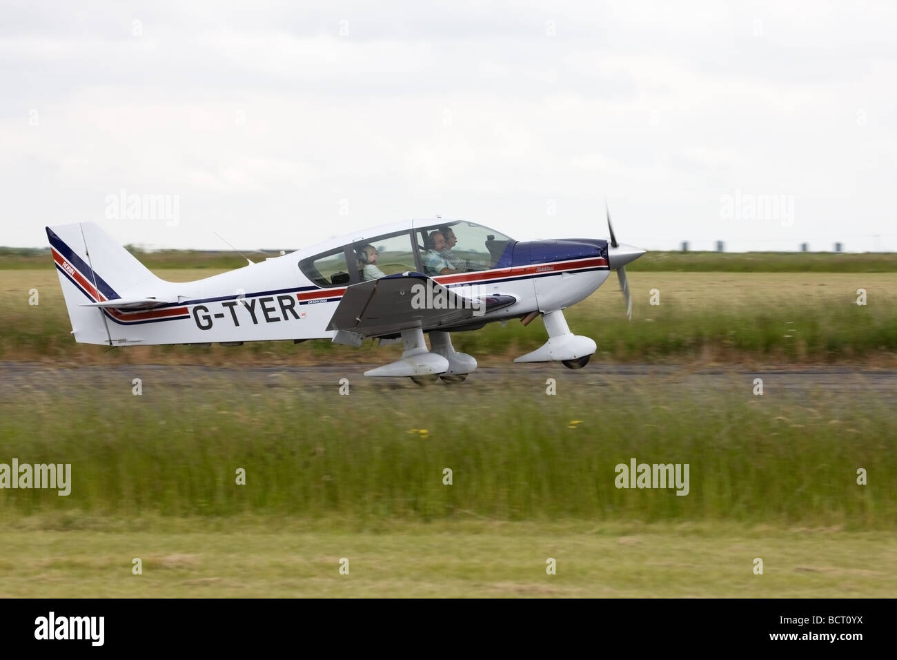 Pierre Robin DR400-500 President G-TYER landing at Wickenby Airfield ...