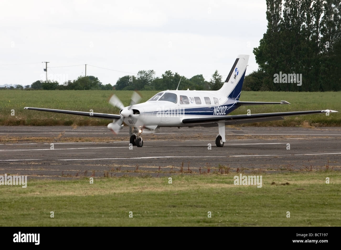 Piper PA-46-350P Malibu Mirage N930Z taxiing along runway at Wickenby ...