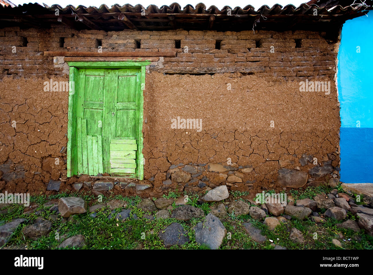 Colorful Mexican walls Stock Photo - Alamy