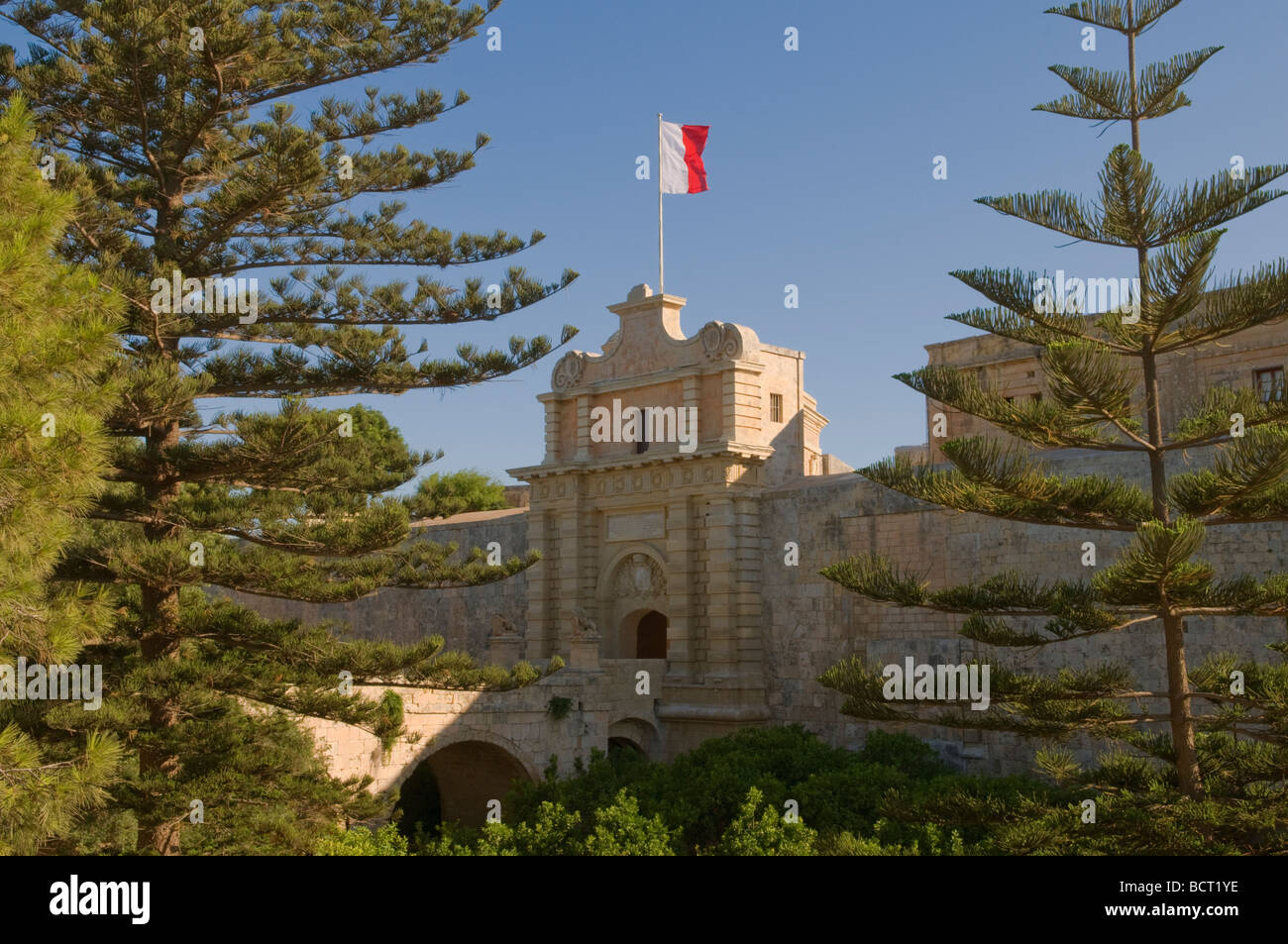 Medieval main gate hi-res stock photography and images - Alamy