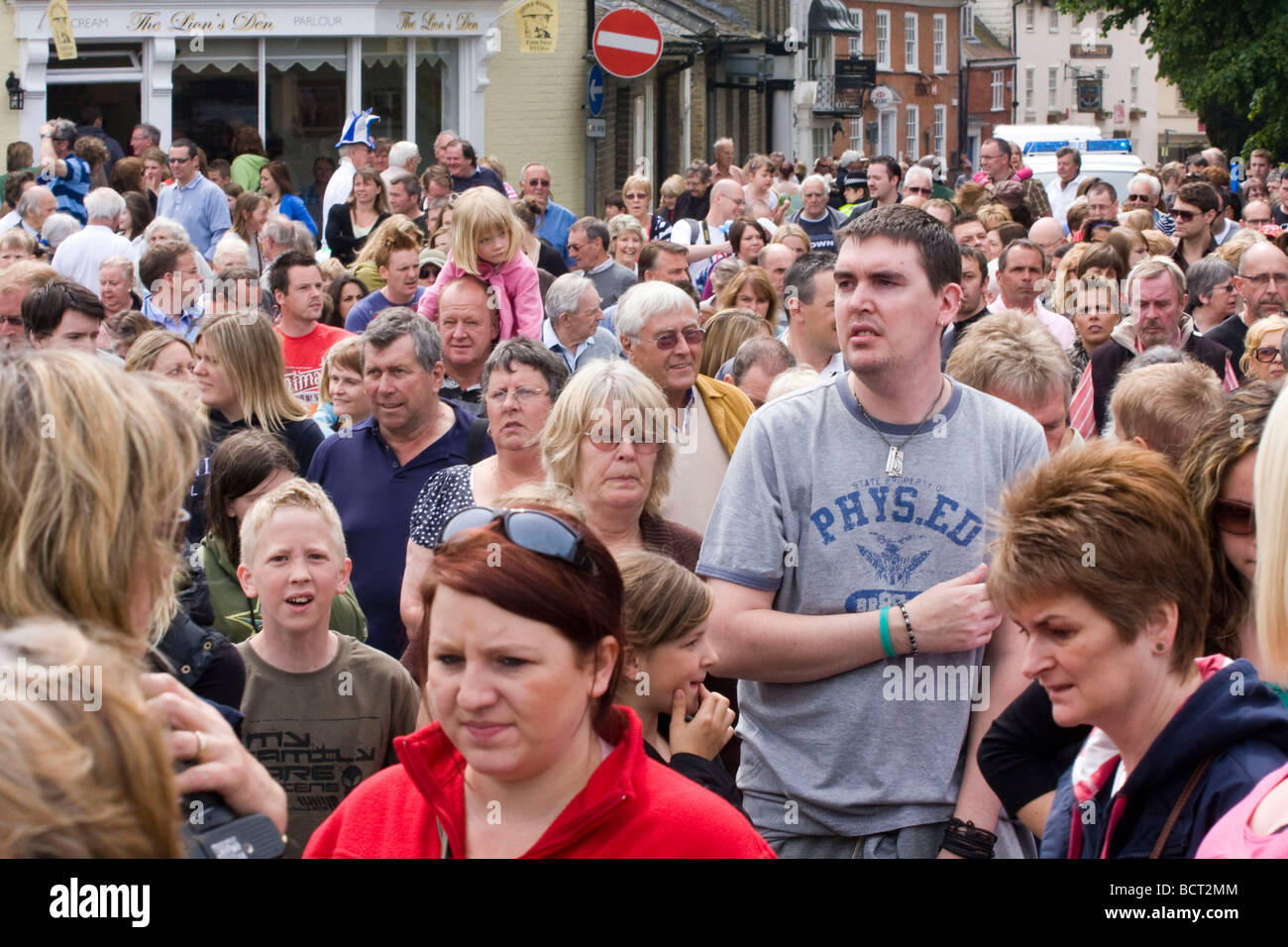 Closed bank crowd hi-res stock photography and images - Alamy