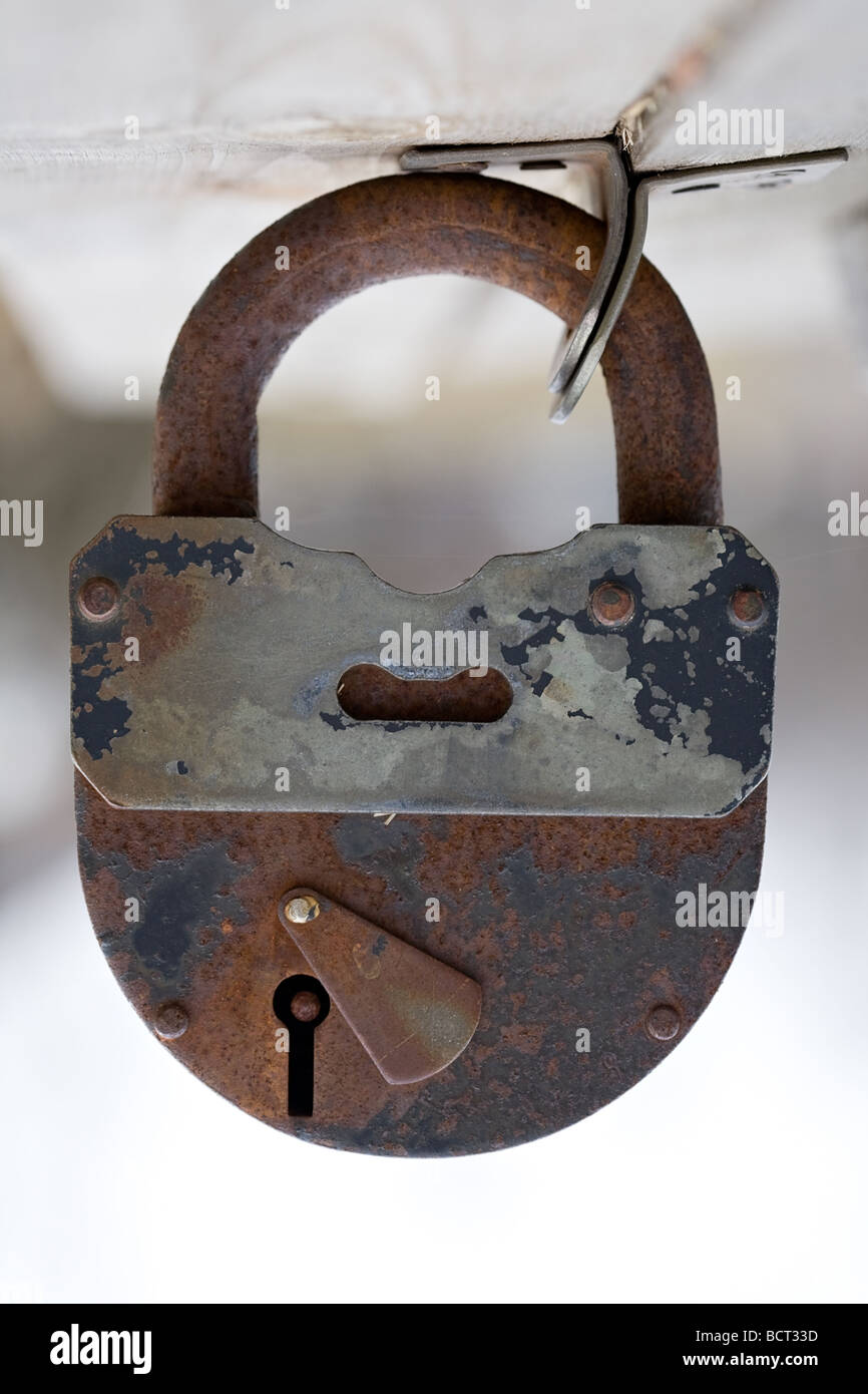 Keyhole locking hi-res stock photography and images - Alamy