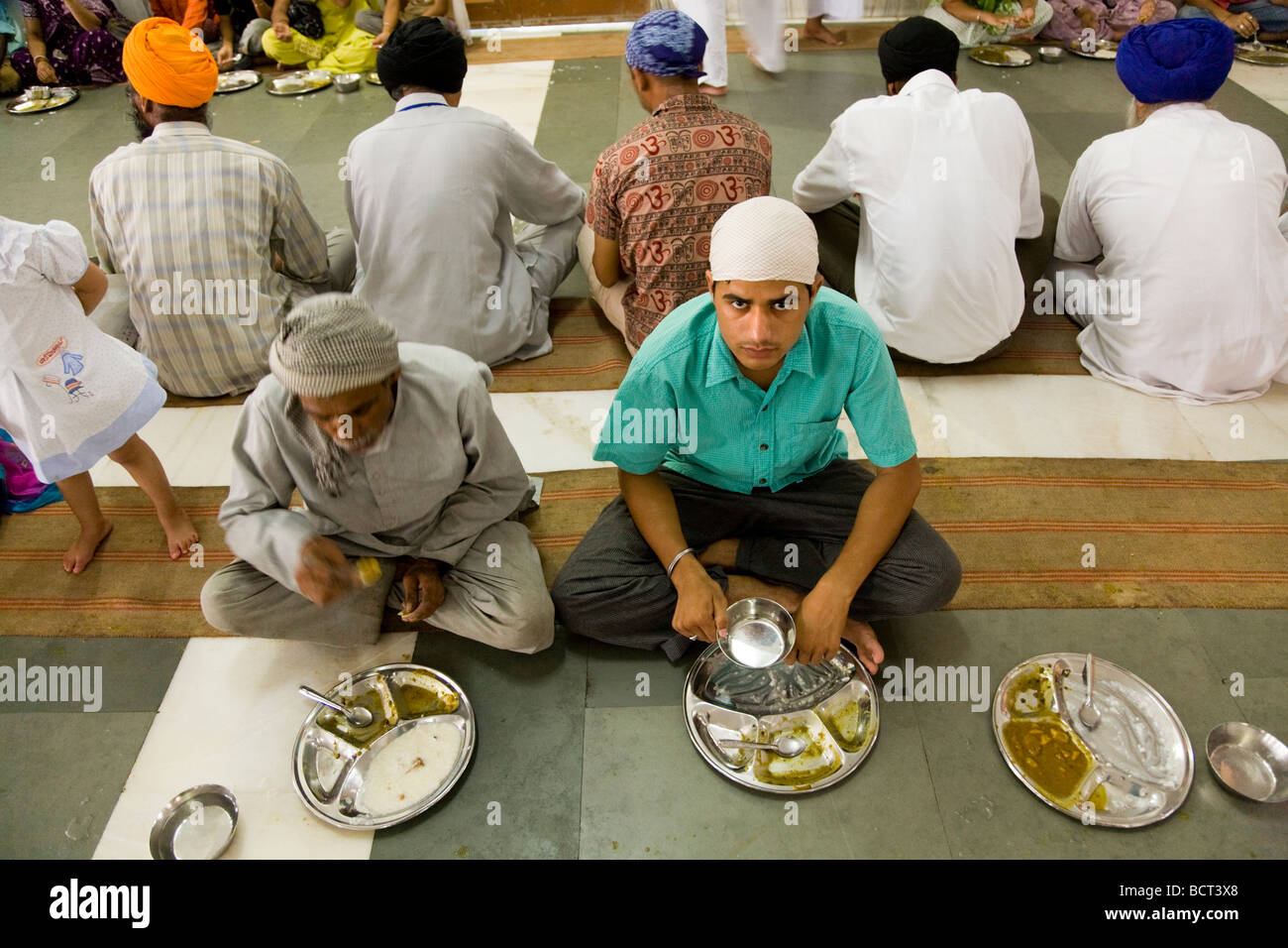 Sikh sikhs people pilgrims hi-res stock photography and images - Alamy