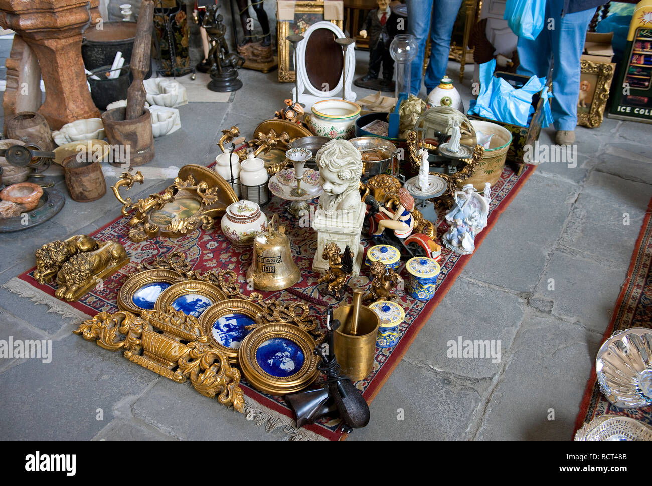 Italian antiques hi-res stock photography and images - Alamy