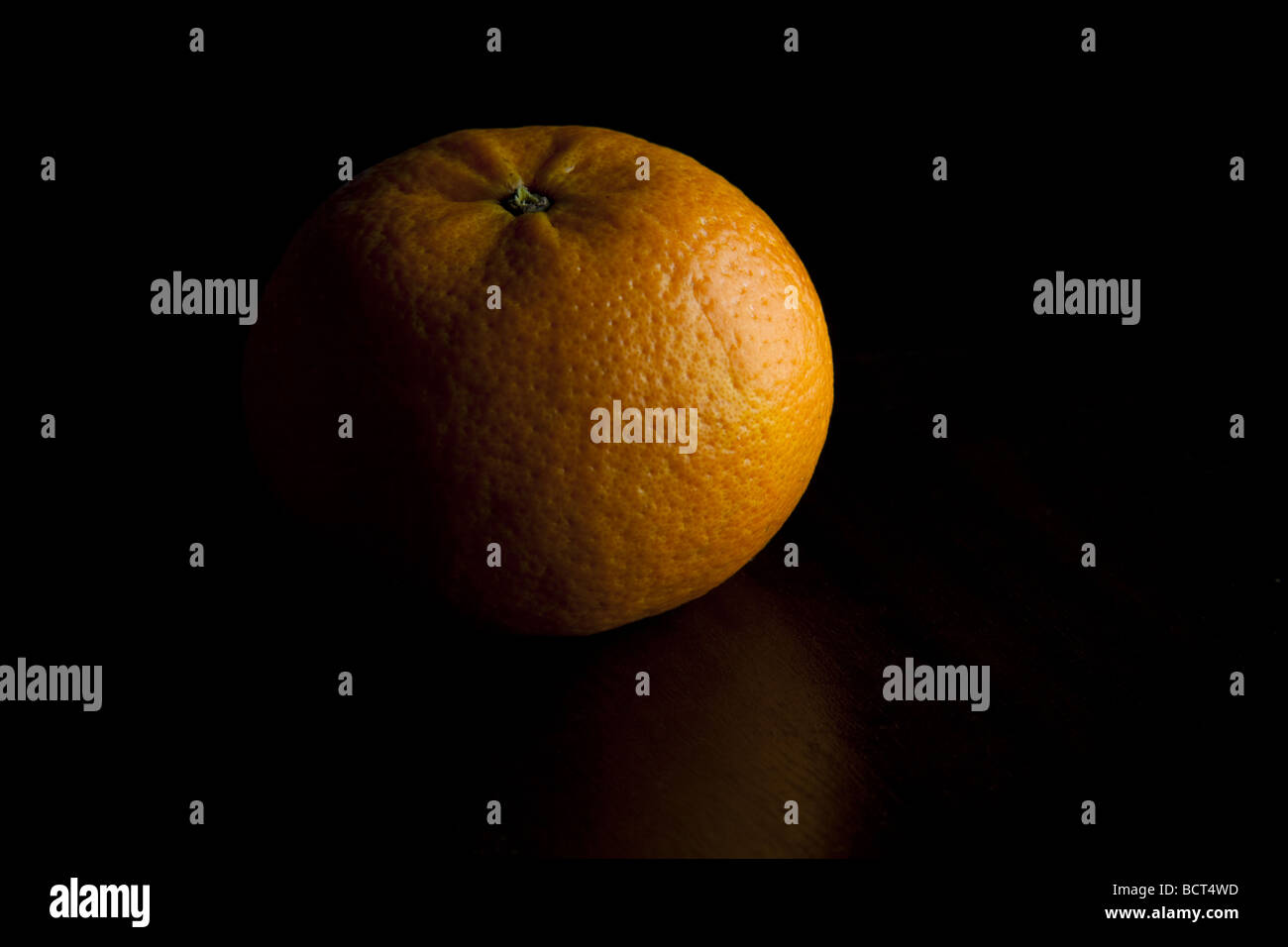 Single mandarin hi-res stock photography and images - Alamy