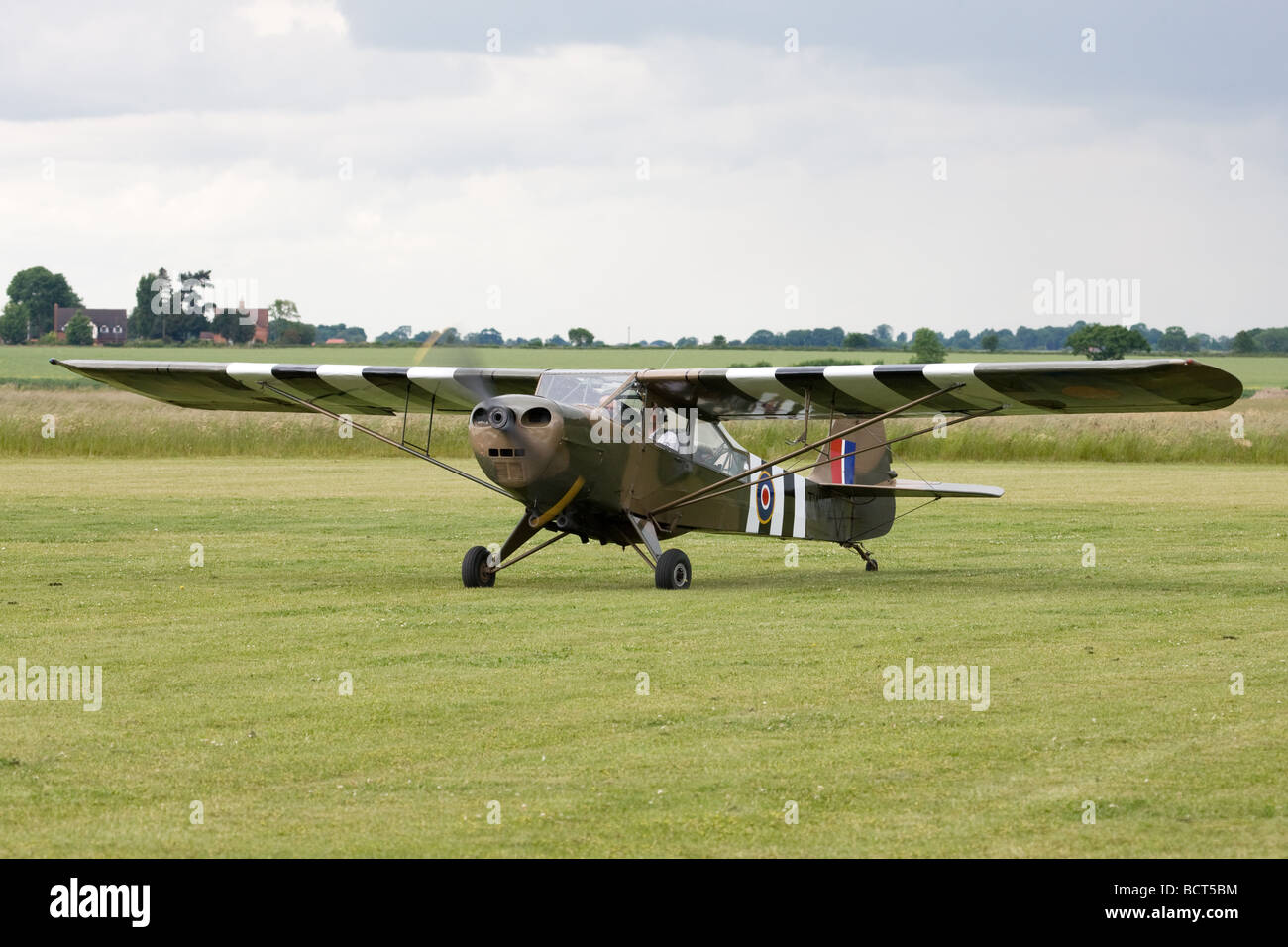 Auster AOP5 TW467 G-ANIE taxiing to the runway at Wickenby Airfield ...